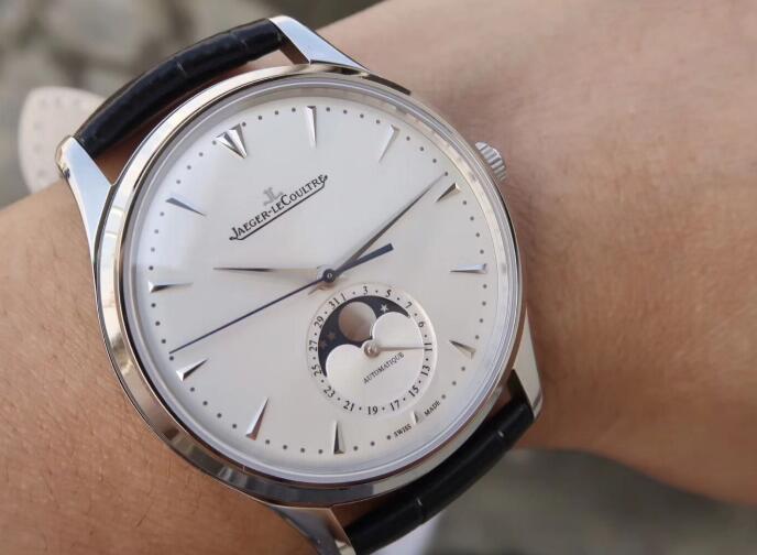 The dial details of the replica Jaeger-LeCoultre is ery well grasped.